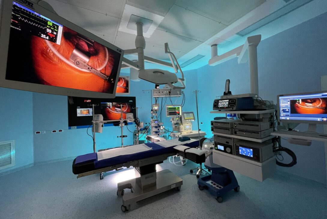 Performanță și progres în chirurgia cardiovasculară minim invazivă la SANADOR. Un an de la ...